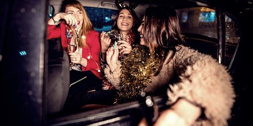 Descubre por qué es mejor pedir un taxi para salir de fiesta